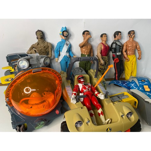 Collection of 4 x Hasbro Action man figures and toys. Also, includes ...