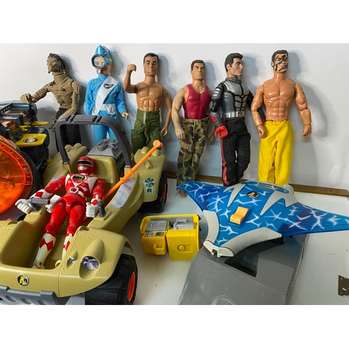 Collection of 4 x Hasbro Action man figures and toys. Also, includes ...