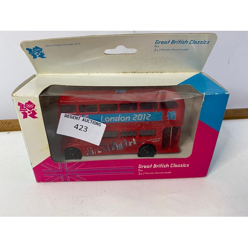 2 x Dinky Toys 283 single decker buses, 1 x boxed and a Corgi 2012 ...