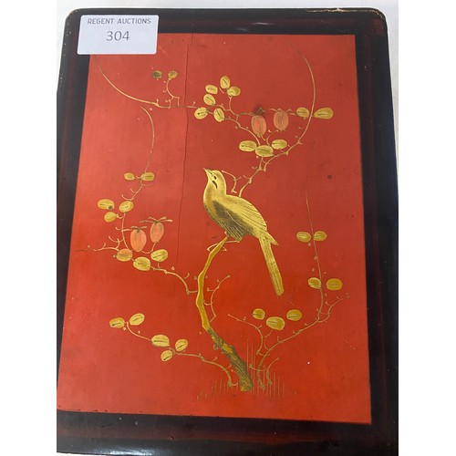 Vintage Japanese lacquered box containing approx 75 x costume jewellery/dress rings