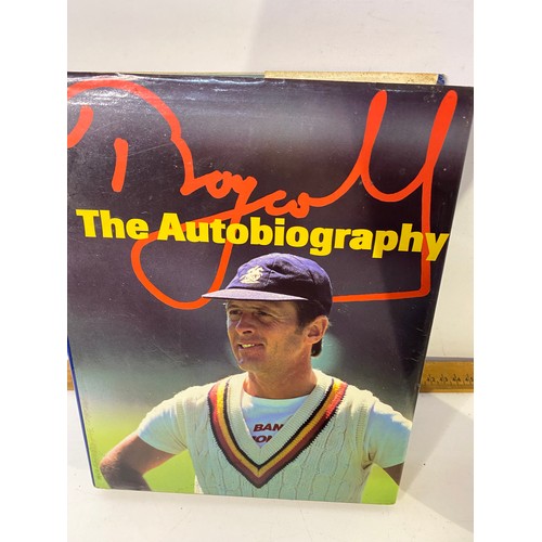 Autograph collection to include cricketers John Snow, Geoff Arnold, Bob ...