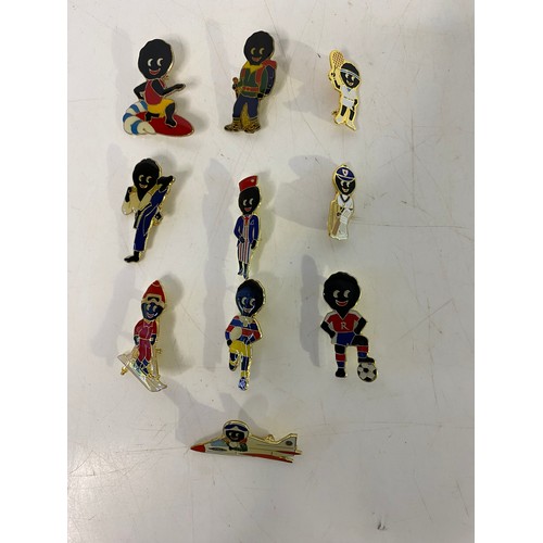 Collection of 10 vintage Golly badges.