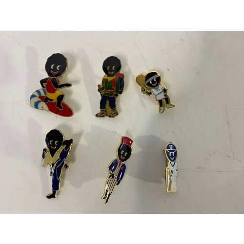 Collection of 10 vintage Golly badges.