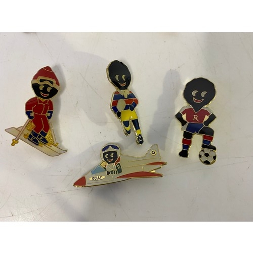 Collection of 10 vintage Golly badges.