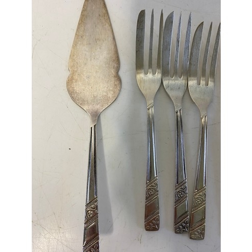 Set of 8 Viners splayds and cake slice