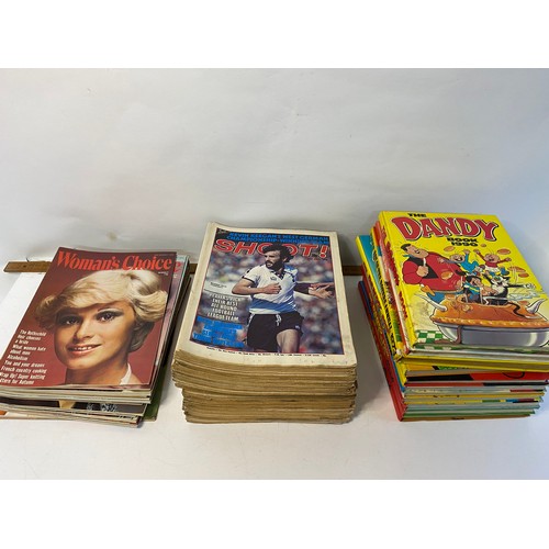 Assortment of vintage comics, magazines and annuals