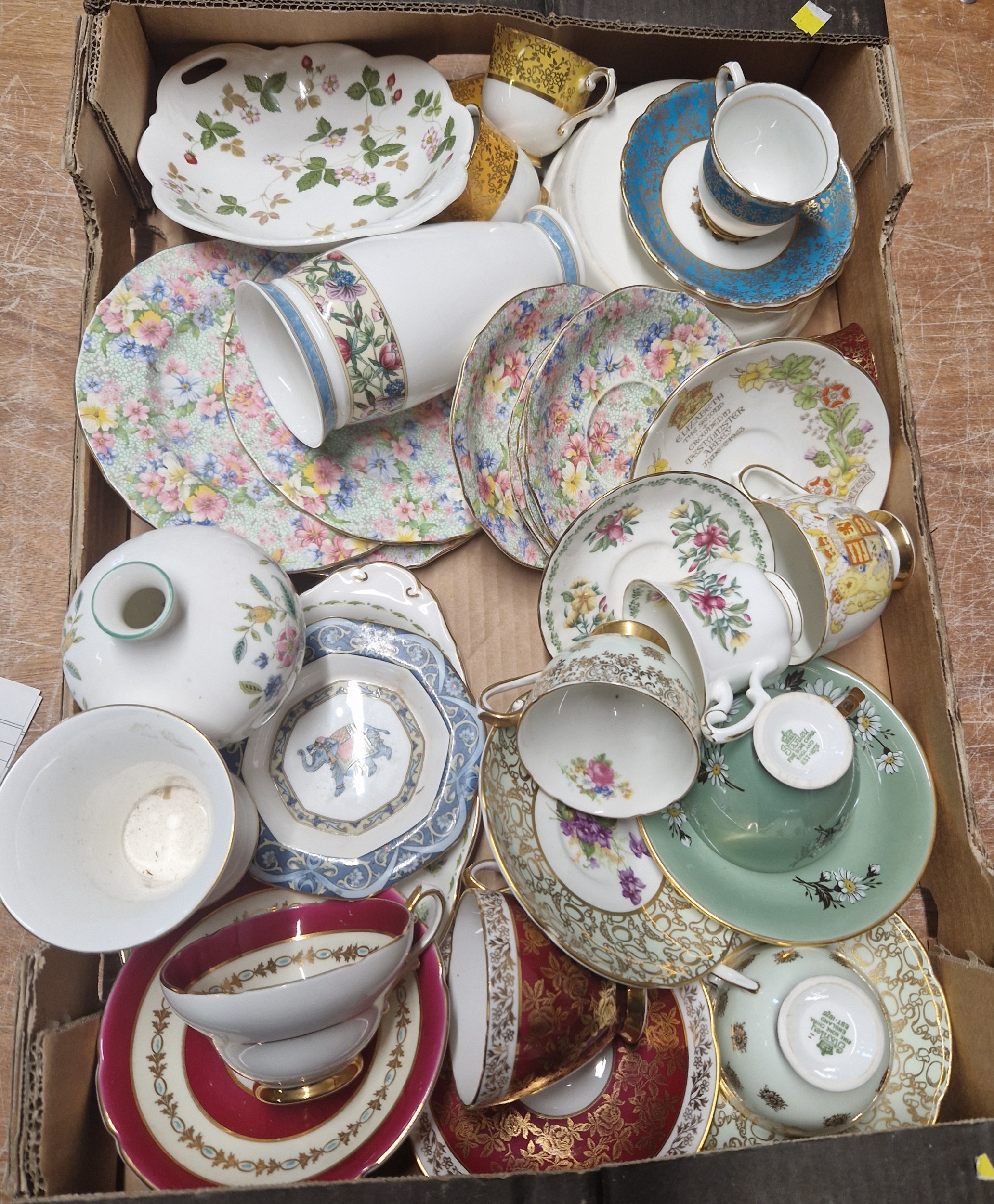 BOX CONTAINING A Qty Of ROYAL ALBERT And WEDGWOOD ITEMS. (Please Note ...