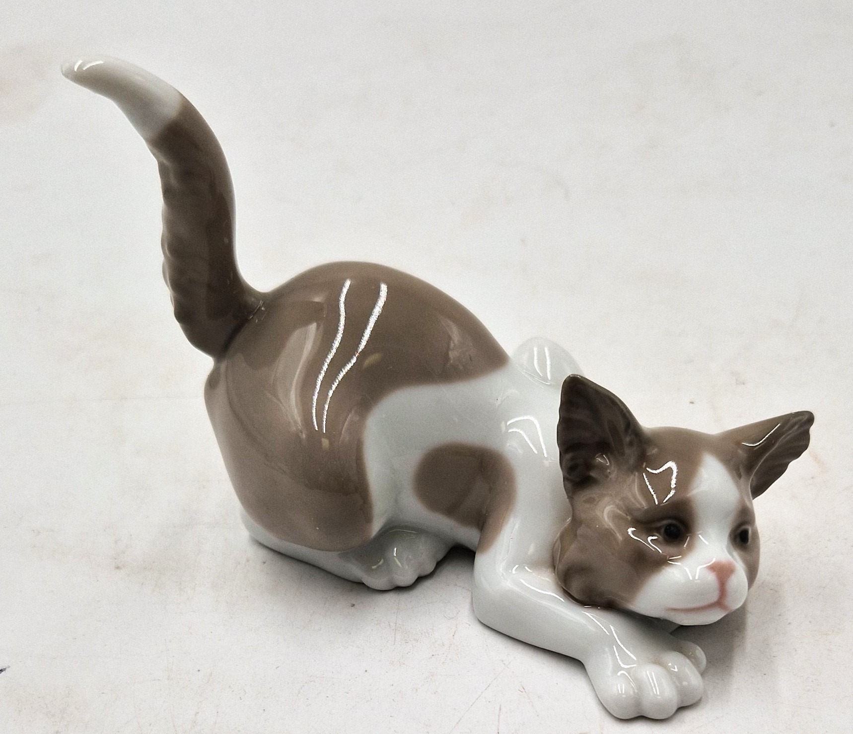 LLADRO PORCELAIN 10cm x 13cm x 8cm MODEL OF A CAT "CRAWLING CAT" Model ...