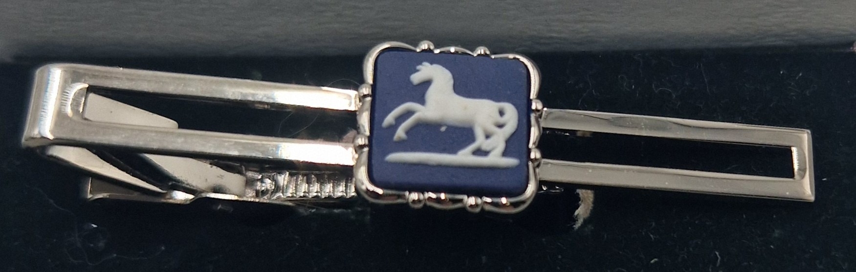 WEDGWOOD DARK BLUE JASPER HORSE TIE CLIP (Boxed)