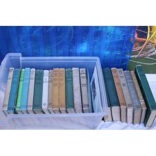 A job lot of assorted vintage Romany books