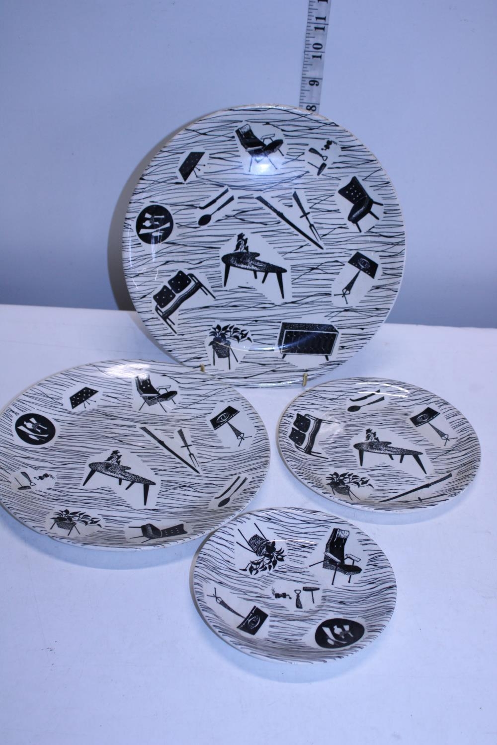 Four pieces of classic Ridgeway homemaker plates assorted sizes