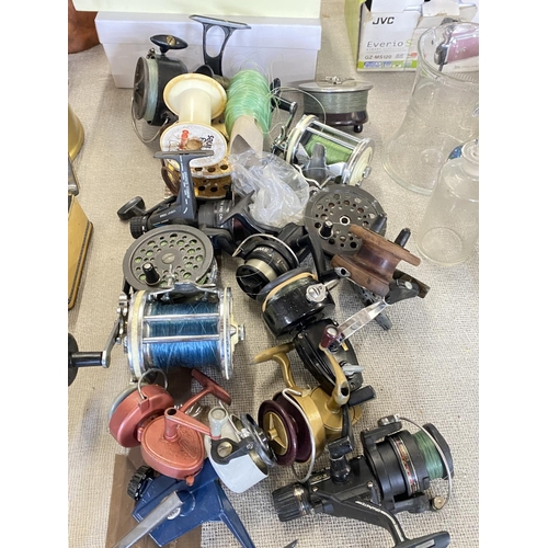 A large selection of assorted vintage fishing reels