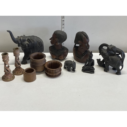 A job lot of assorted treen items