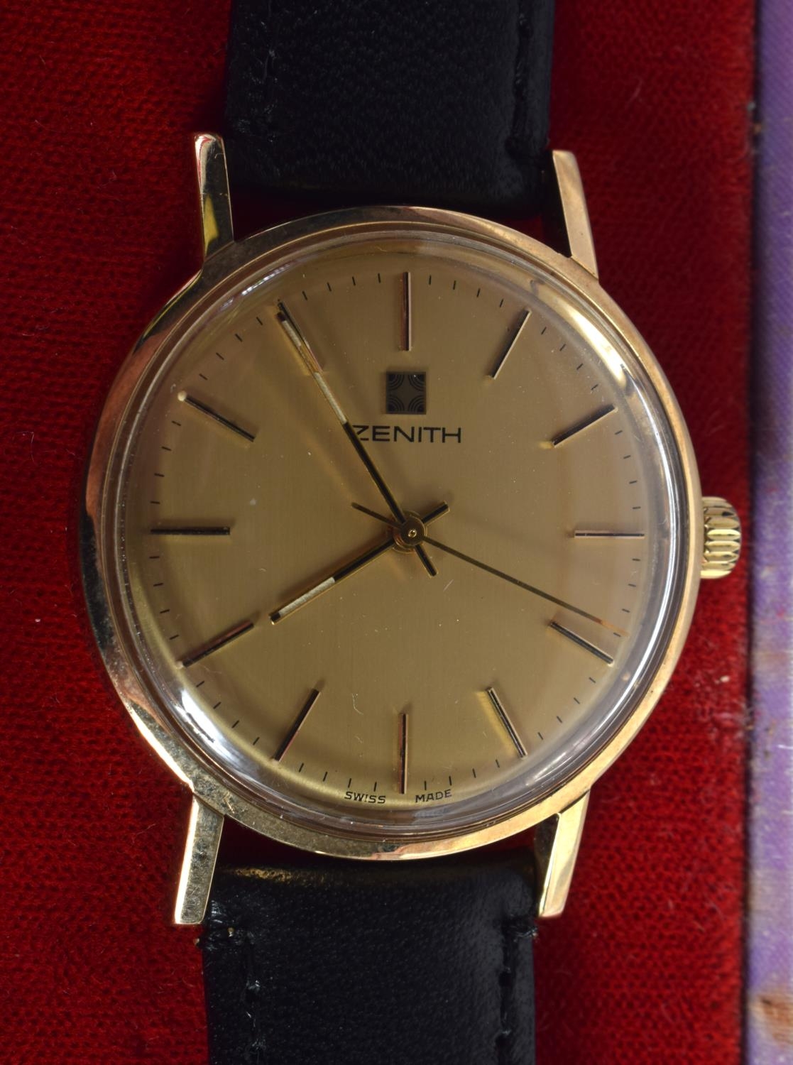 A BOXED 9CT GOLD CASED ZENITH WATCH. Dial 3.6cm incl crown