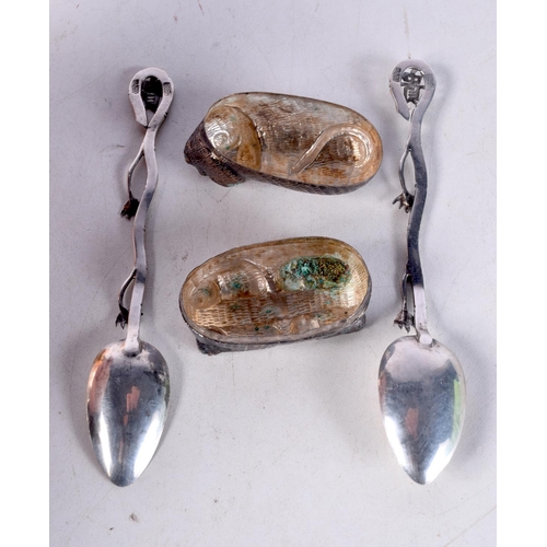 TWO CHINESE SILVER SPOONS TOGETHER WITH A BEAVER BOX. Spoons 11.5cm ...
