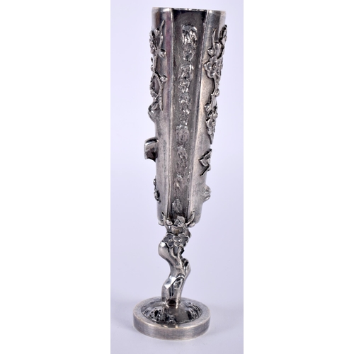AN UNUSUAL LATE 19TH CENTURY CHINESE EXPORT SILVER VASE. 95.2 grams. 15 ...