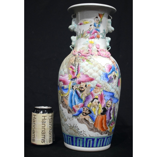 A Chinese porcelain Polychrome vase decorative with figures and lizards ...