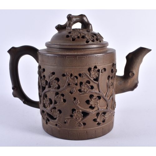 A LATE 19TH CENTURY CHINESE RETICULATED YIXING POTTERY TEAPOT AND COVER ...