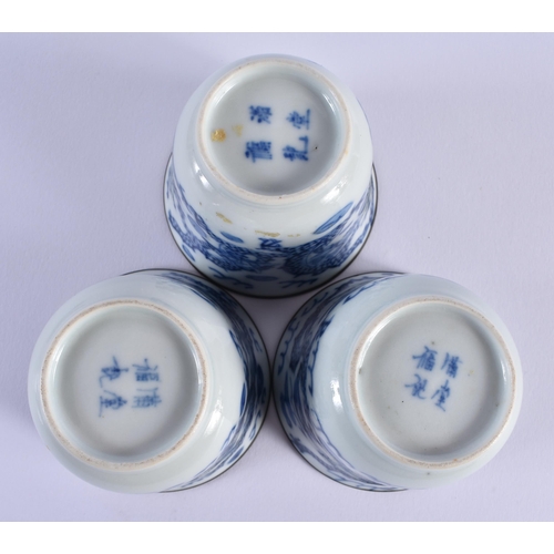 A SET OF THREE EARLY 20TH CENTURY CHINESE BLUE AND WHITE TEABOWLS Late ...