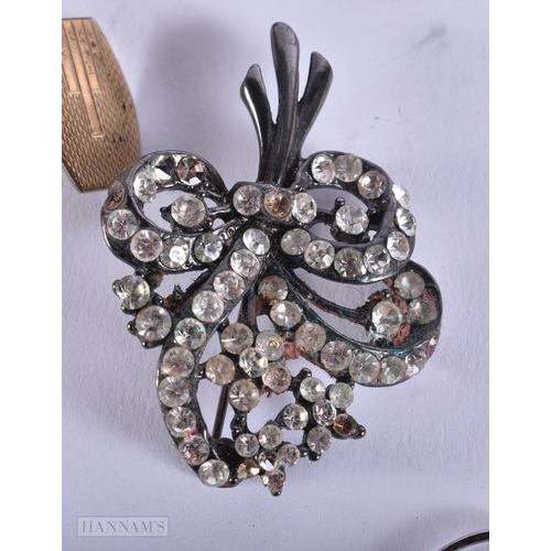 MAINLY SILVER JEWELLERY. 180 grams. (qty)