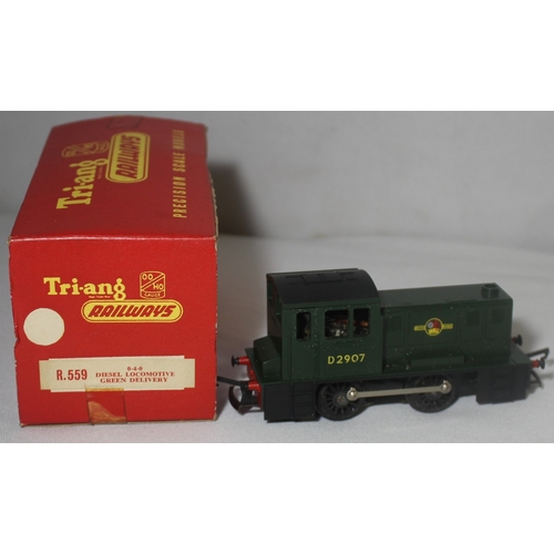 TRIANG HORNBY R850 FLYING SCOTSMAN AND TENDER, TRIANG RAILWAY R525 3F ...