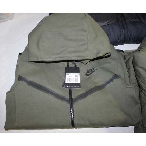 NEW NIKE AIR JORDAN GILLET AND 2 x NEW NIKE WINTER JACKETS (XS, S, L)