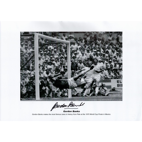 Gordon Banks signed 16 x 12 black and white print. Print shows Banks ...