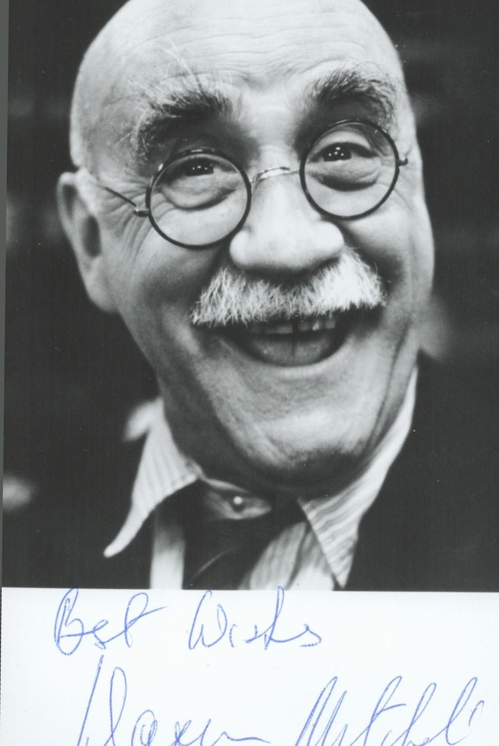 Warren Mitchell signed Alf Garnett 6x4inch black and white photo.