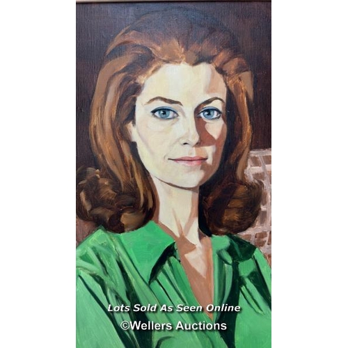Portrait of an elegant lady signed, Maluda 72, oil on canvas, 86 x 74cm ...