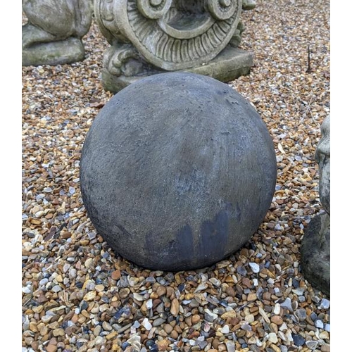 M0076 MEDIUM BALL, 27CM (W)