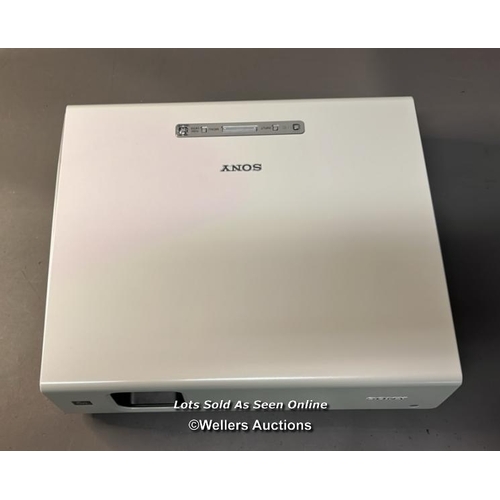 SONY DATA PROJECTOR/ MODEL: VPL-CX85/ SN: 10927 INC. CASE