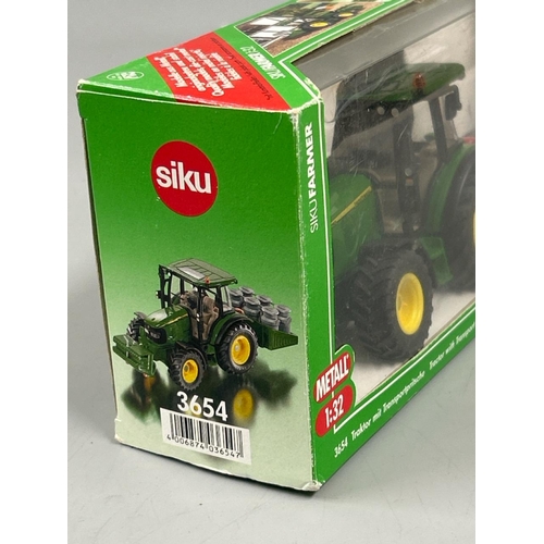 Boxed Siku 1:32 scale 3654 Tractor, appears unused / AN7