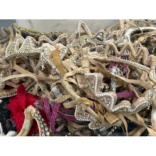 Assorted Follies show worn mainly shelf bras / AN102