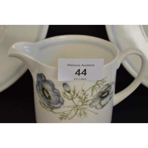 Quantity of Wedgwood Susie Cooper design Glen Mist pattern table ware ...