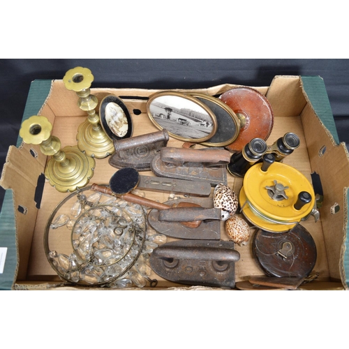 Box of sundry items to include: brass table lamp, candlesticks, flat ...