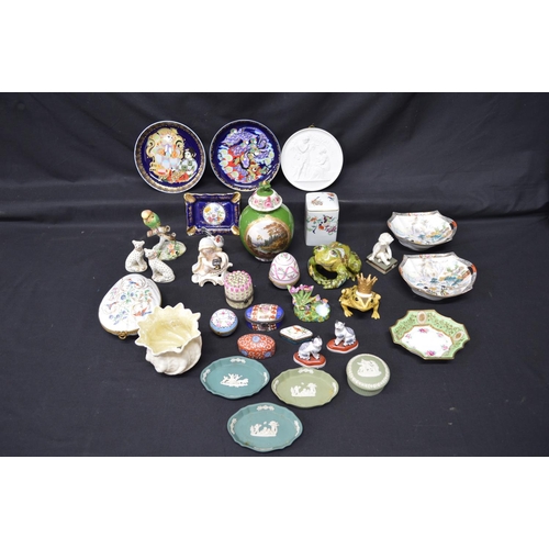 Quantity of mostly 20th century ceramics to include: Beswick frog ...