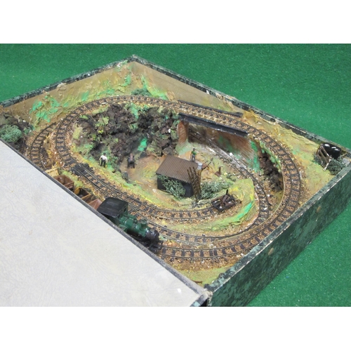 Continuous run 009 scale narrow gauge quarry railway squeezed into a ...