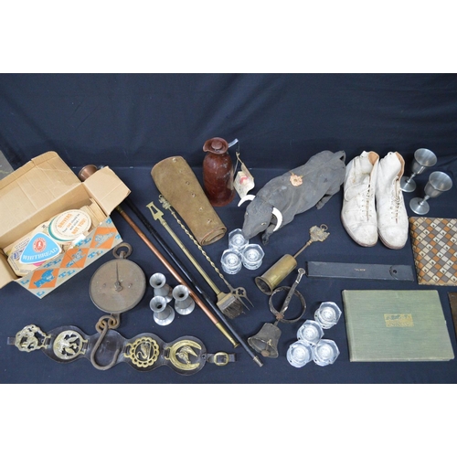 Group of sundry items to include: door knobs, servants bell, copper ...
