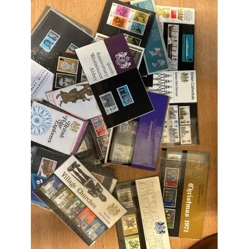 GB Presentation Packs 1964-74 range, noted 1965 Churchill, Parliament ...