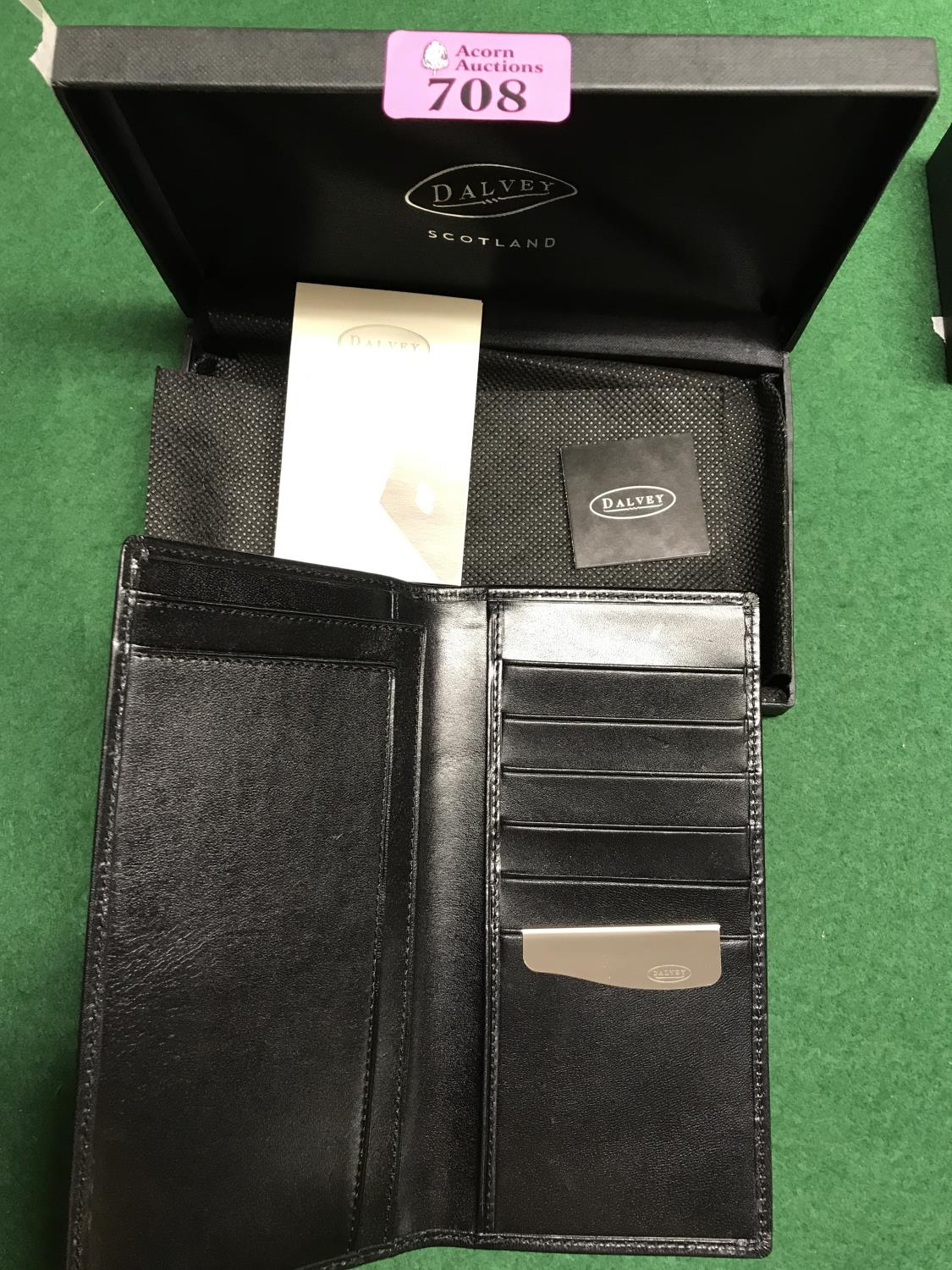 NEW BOXED DALVEY LEATHER WALLET
