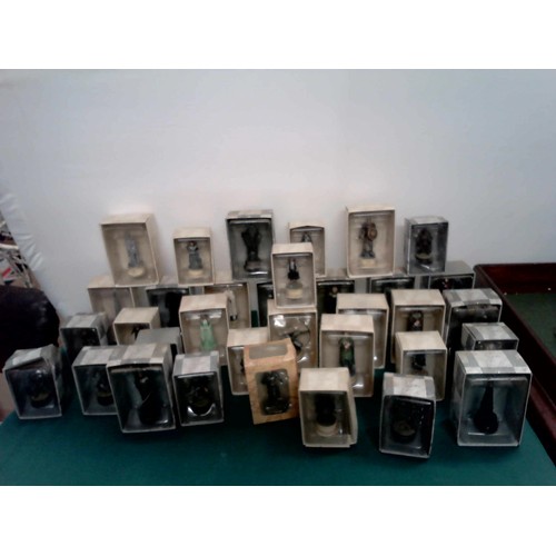 QTY OF BOXED EAGLEMOSS DIECAST LORD OF THE RINGS CHESS FIGURES - 34 ...