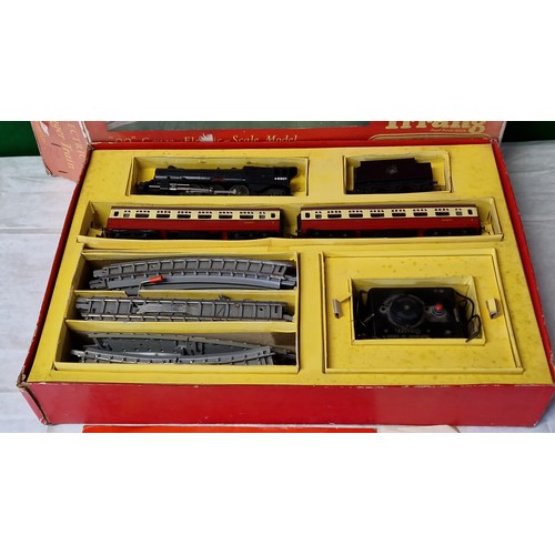 VINTAGE BOXED TRIANG PASSENGER TRAIN SET - COMPLETE BUT BOX USED