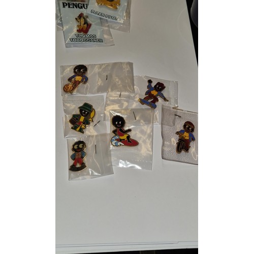 6 X COLLECTABLE GOLLY BADGES & 5 X PENGUIN BADGES