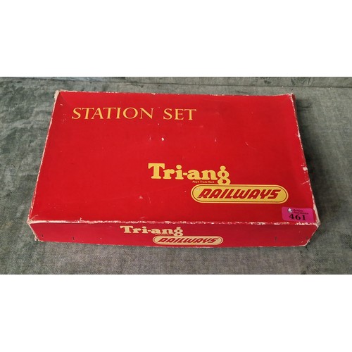 VINTAGE BOXED TRI-ANG R81 STATION SET - GREAT CONDITION