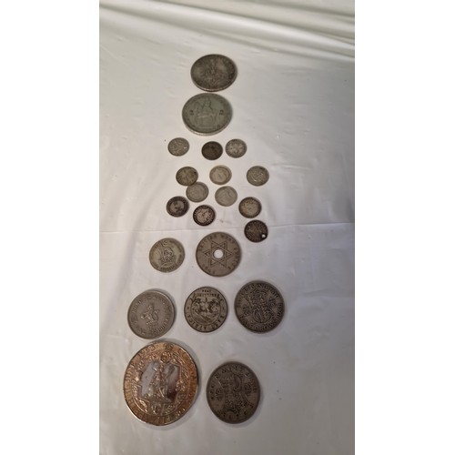 LARGE TIN OF VARIOUS BRITISH, FOREIGN & COMMEMORATIVE COINS INC SOME SILVER