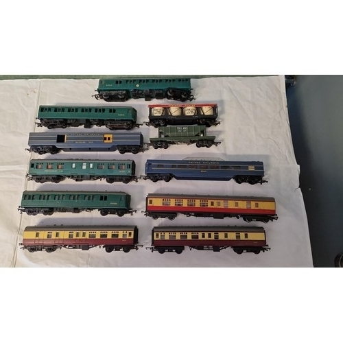 11 X VARIOUS TRIANG CARRIAGES & WAGONS
