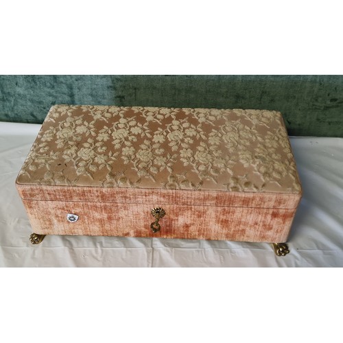 LOVELY VINTAGE JEWELLERY BOX FULL OF ASSORTED JEWELLERY