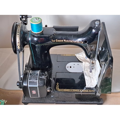 Singer sewing machine 222K Featherweight with accessories in very good ...