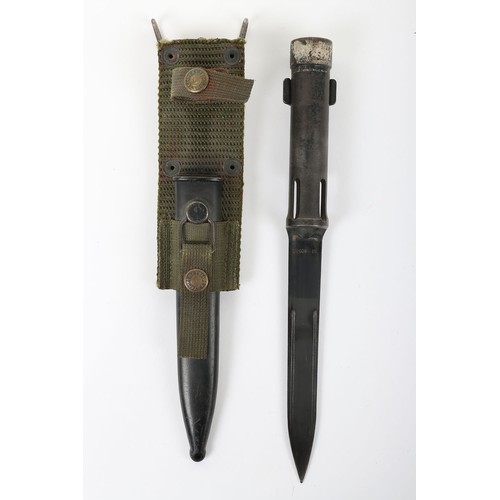 Falklands War Argentinian Army Socket Bayonet Fn FAL, the bayonet is ...
