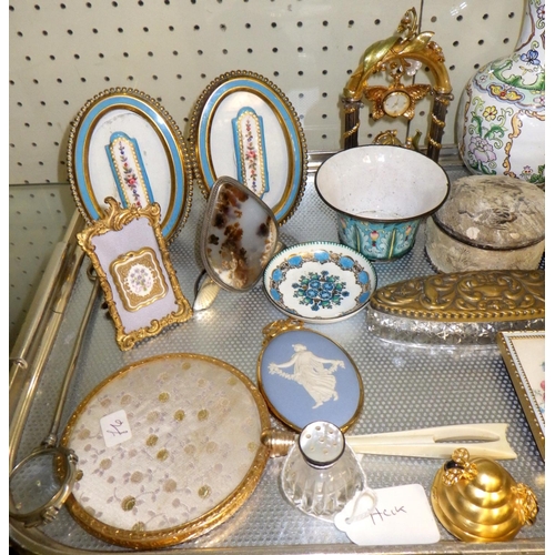 A group of misc collectables to inc cloisonne, etc